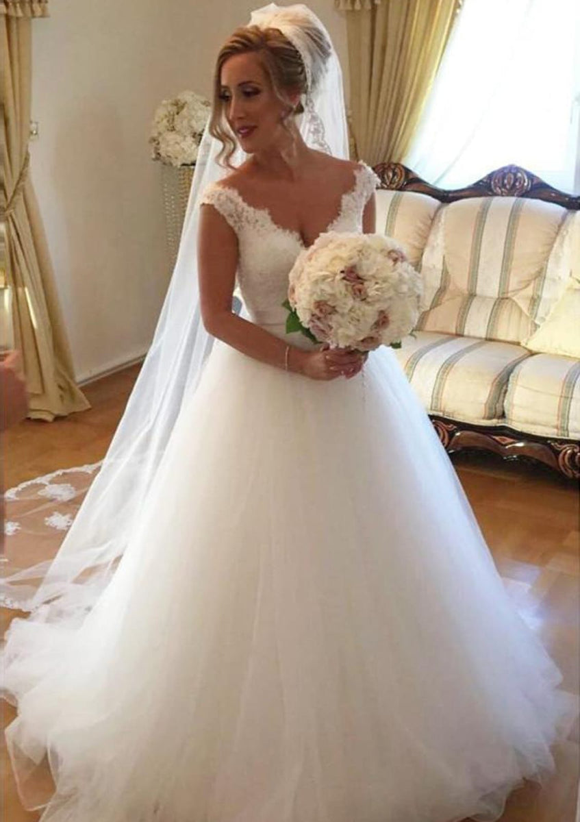 Princess V Neck Sleeveless Open Back Lace Tulle Wedding Dress - Princessly